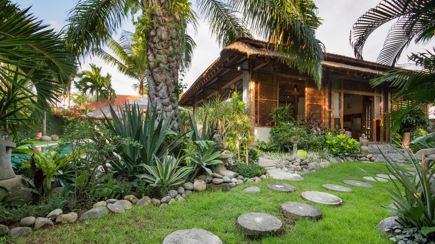 Villa Desa Roro Dua - 2-bedroom villa in Canggu - Book Direct